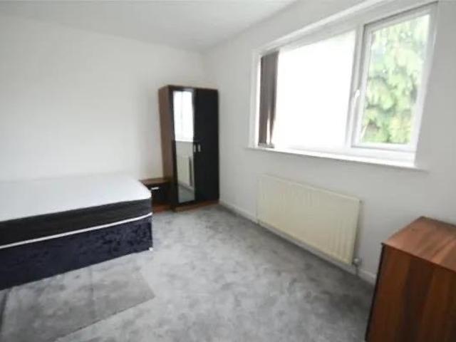 Room at Alms Hill Road, Manchester