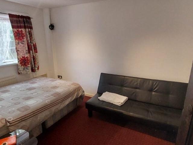Room at Alnwick Road, Greater London