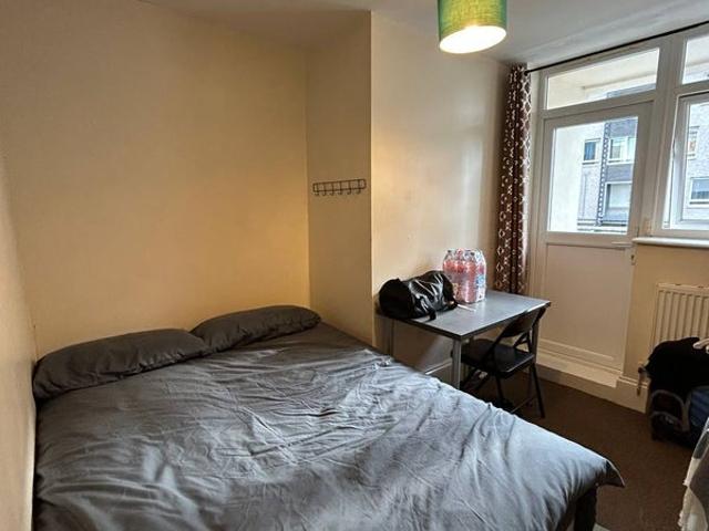 Room at Alpha Grove, Greater London