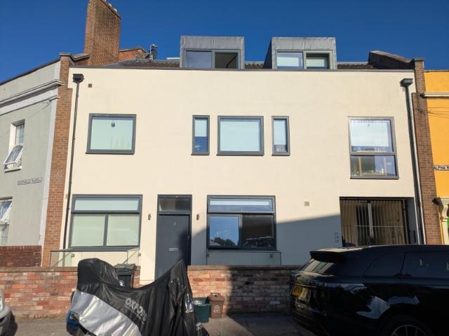 Room at Alpha Road, Bristol