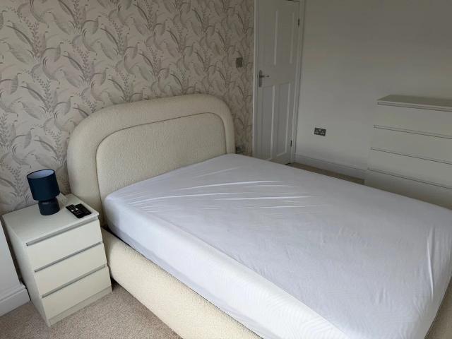 Room at Alpha Road, Greater London