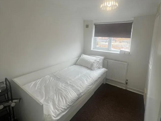 Room at Alpha Road, Greater London