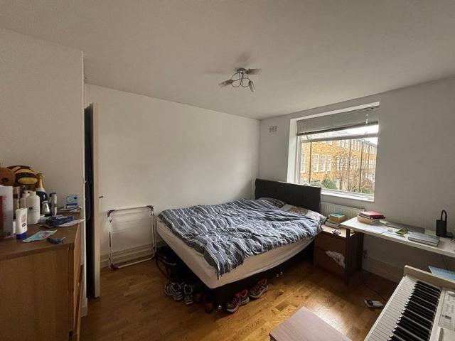 Room at Alwyne Square, Greater London