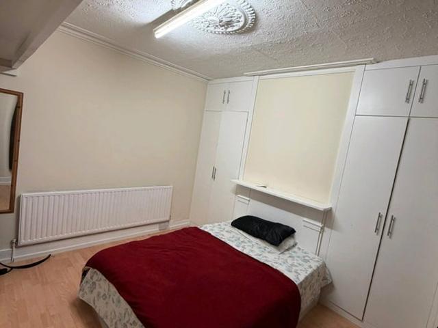 Room at Altmore Avenue, Greater London