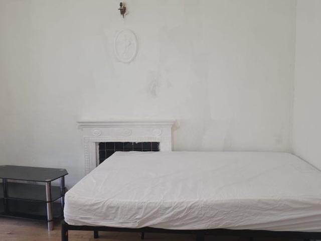 Room at Altmore Avenue, Greater London