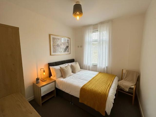 Room at Alton Street, Crewe