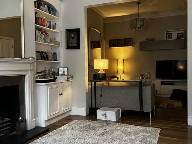 Room at Altenburg Gardens, Greater London