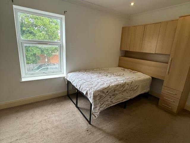 Room at Altwood Road, Maidenhead