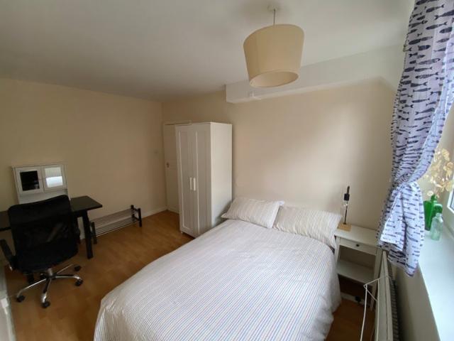 Room at Alverton Street, Greater London