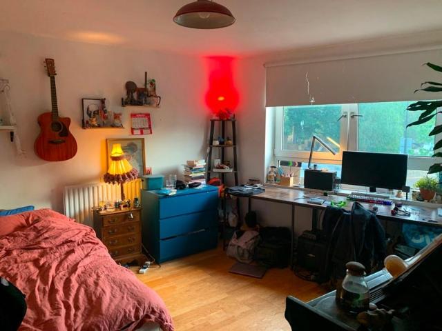 Room at Alverton Street, Greater London