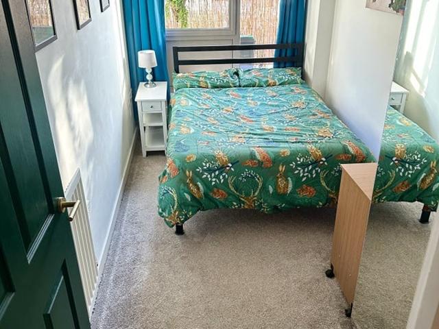 Room at Amazon Street, Greater London