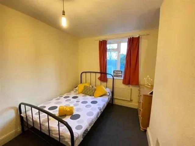 Room at Amersham Grove, Greater London