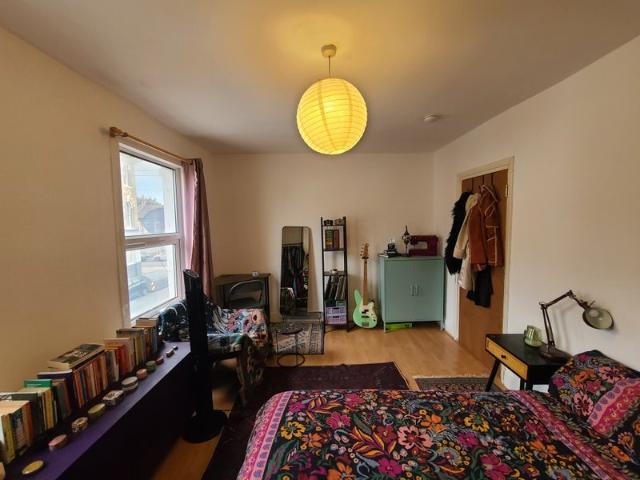 Room at Amity Road, Greater London