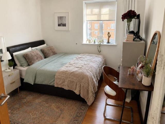 Room at Andover Place, City of Westminster