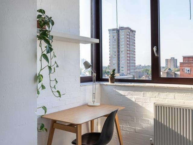 Room at Andrews Road, Greater London