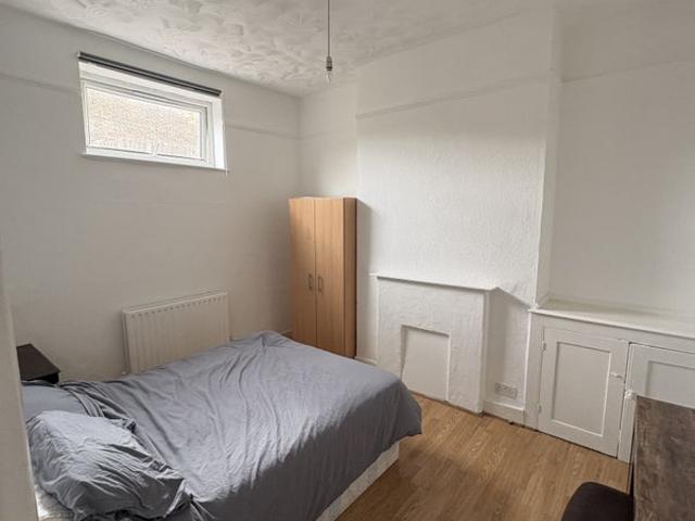 Room at Annette Road, Greater London