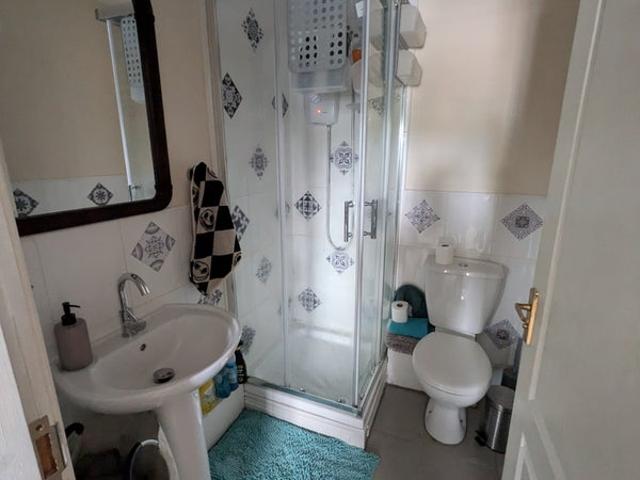 Room at Anwoth Street, Glasgow