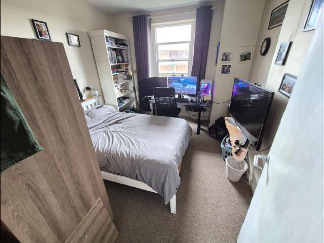 Room at Apsley Road, Bristol