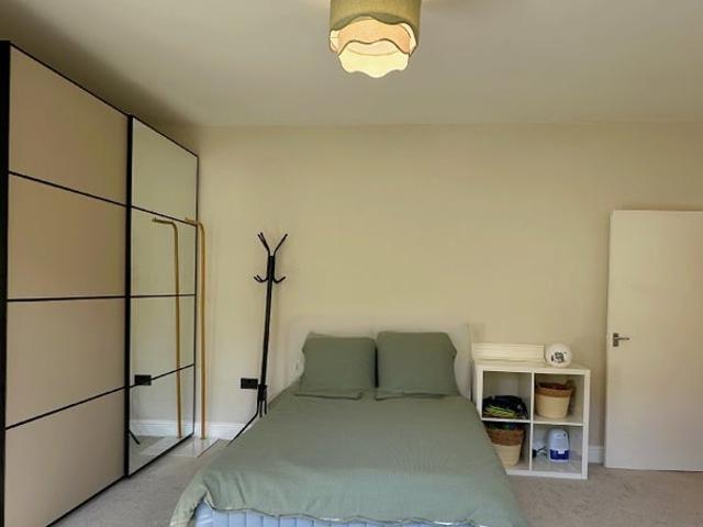 Room at Apsley Road, Bristol
