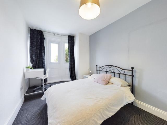 Room at Apsley Road, Plymouth