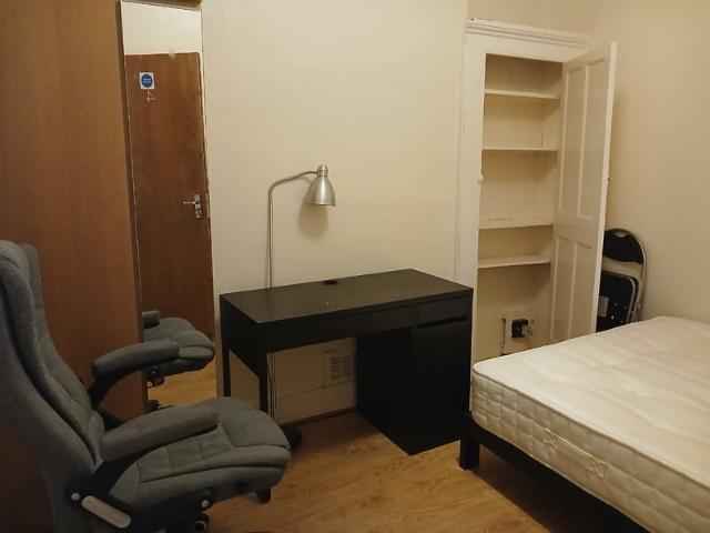 Room at Arcadian Gardens, Greater London