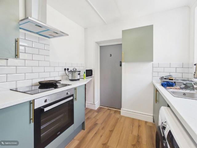 Room at Argyle Street, Boston