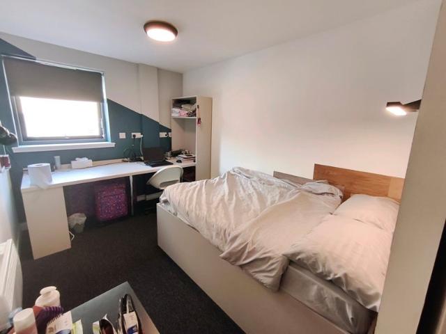 Room at Argyle Street, Glasgow