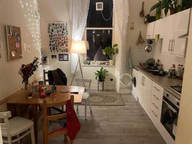 Room at Argyle Street, Glasgow