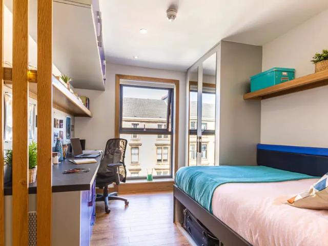 Room at Argyle Street, Glasgow