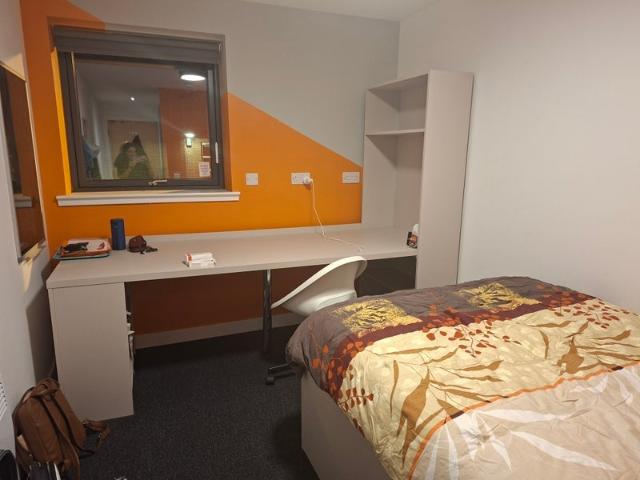 Room at Argyle Street, Glasgow