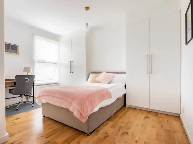 Room at Ardoch Road, Greater London