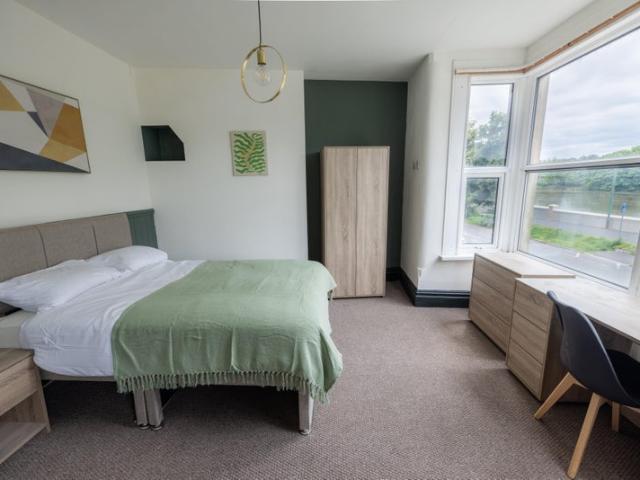 Room at Ardee Road, Preston