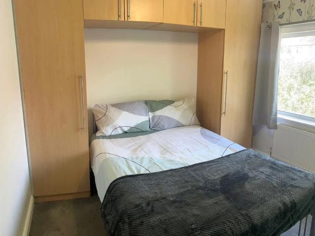 Room at Ardley Close, Greater London