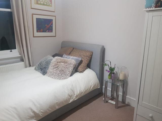 Room at Arlington Gardens, Greater London