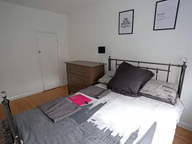Room at Arlington Lodge, Greater London