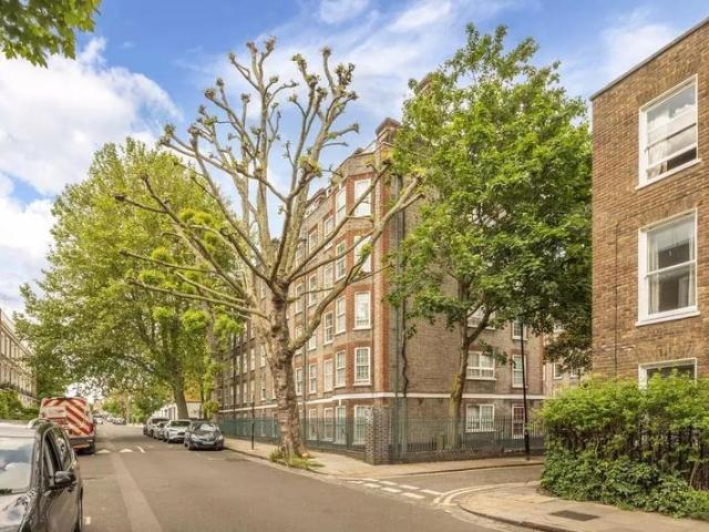 Room at Arlington Road, Greater London