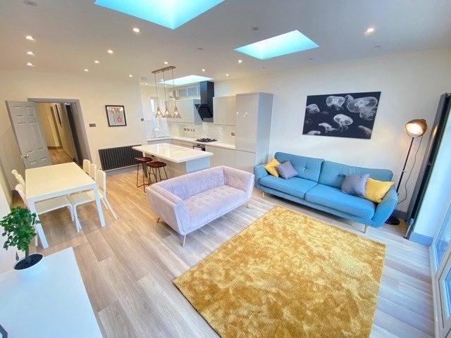 Room at Arnold Road, Greater London