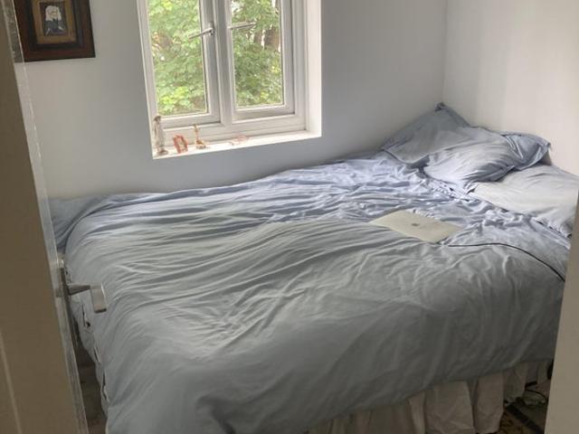 Room at Arnold Road, Greater London