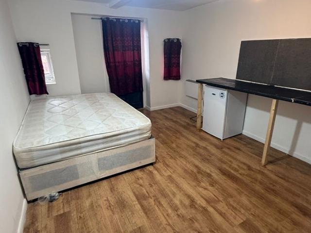 Room at Arnold Road, Greater London
