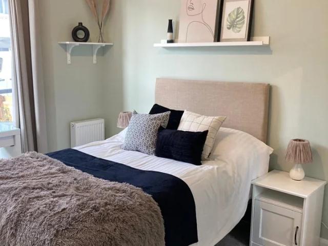 Room at Arnold Road, Woking
