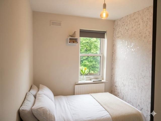 Room at Arne Walk, Greater London