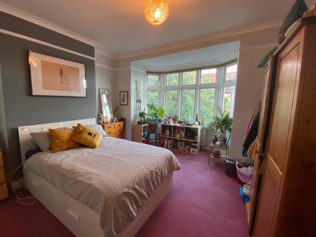 Room at Arragon Gardens, Greater London