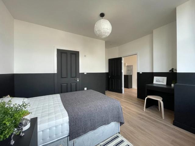 Room at Arras Avenue, Greater London