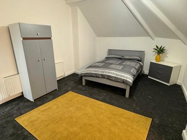 Room at Arthur Road, Birmingham