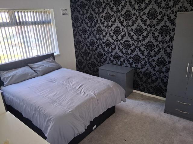Room at Arthur Road, Sandwell