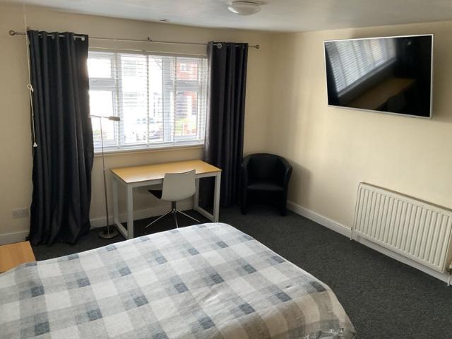 Room at Arundel Close, Greater London