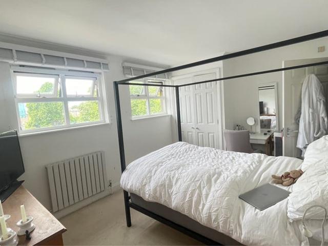 Room at Arundel Place, Greater London