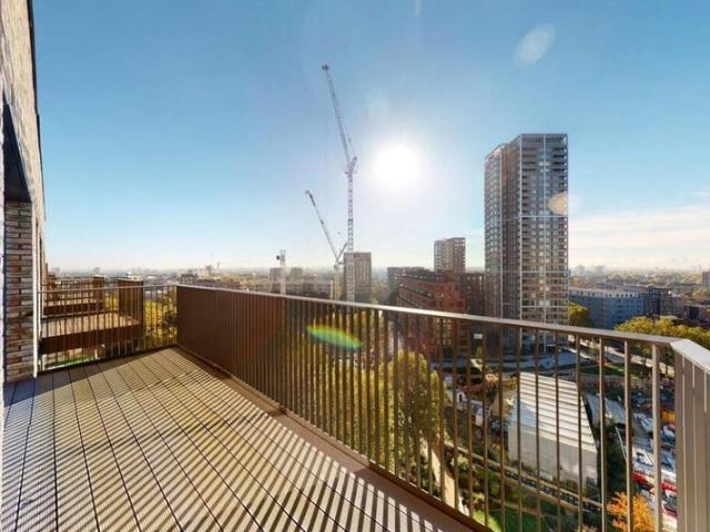 Room at Ash Avenue, Greater London