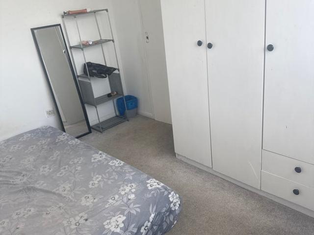 Room at Ash Road, Crawley