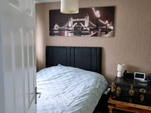 Room at Ash Road, Crawley